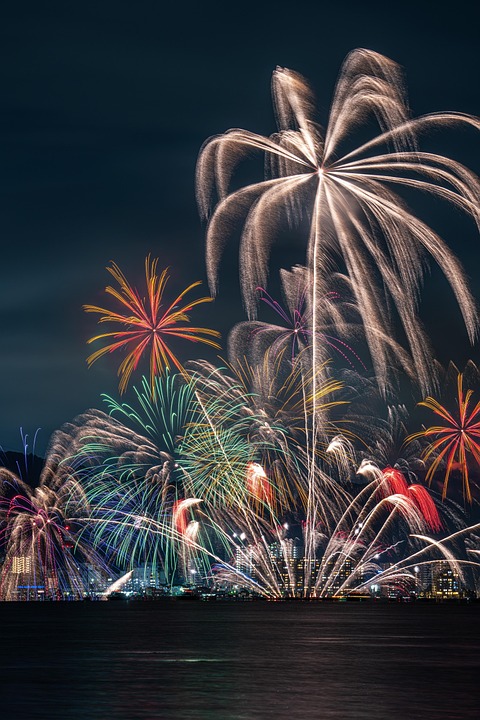 Behind the Scenes: The Evolution of Influencer Events in the Digital ...